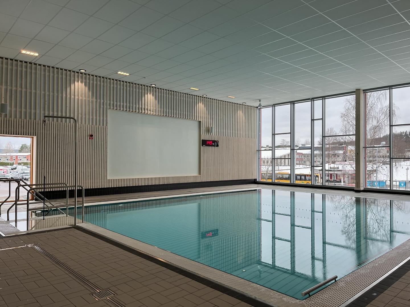 AV-teknik för simhallar: ljud, bild, ljus och säkerhet